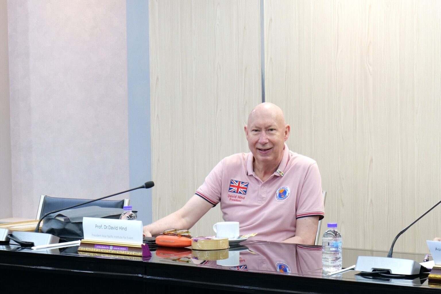 มหาวิทยาลัยเชียงใหม่ ต้อนรับ Professor Dr.David Hind, President Asia ...