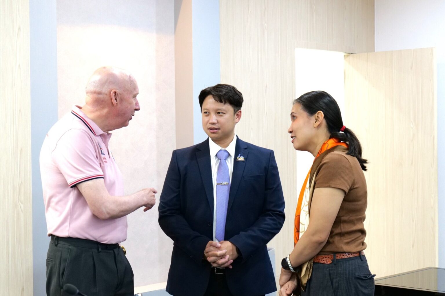 มหาวิทยาลัยเชียงใหม่ ต้อนรับ Professor Dr.David Hind, President Asia ...