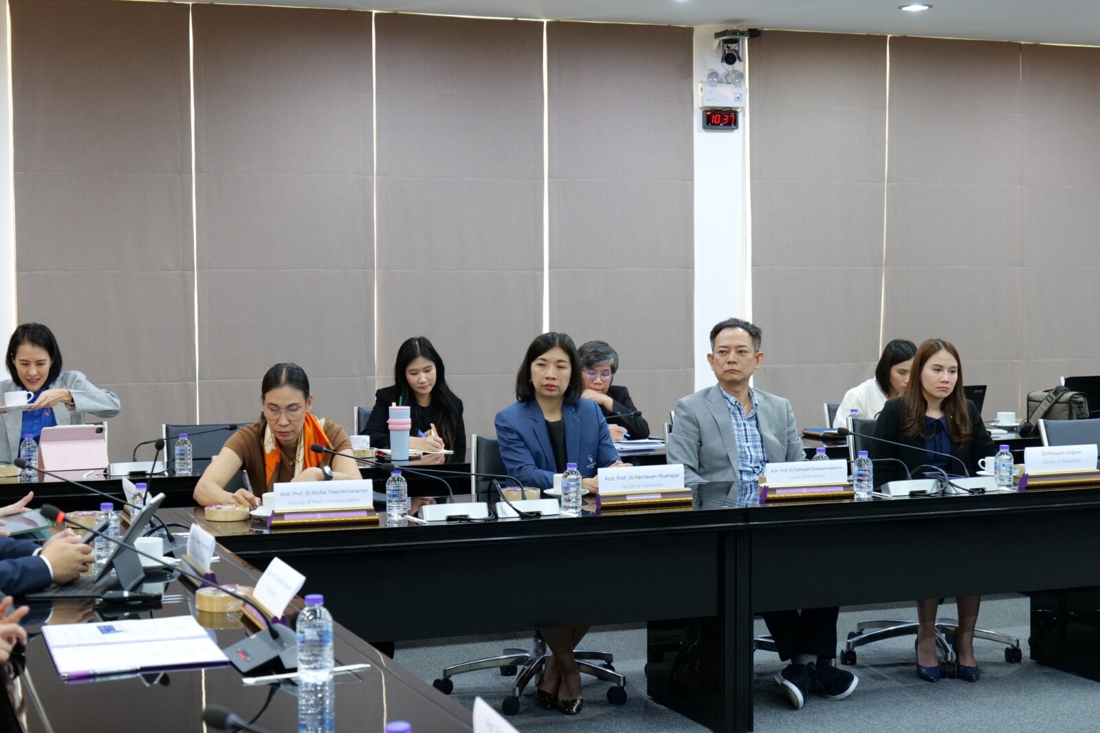 มหาวิทยาลัยเชียงใหม่ ต้อนรับ Professor Dr.David Hind, President Asia ...