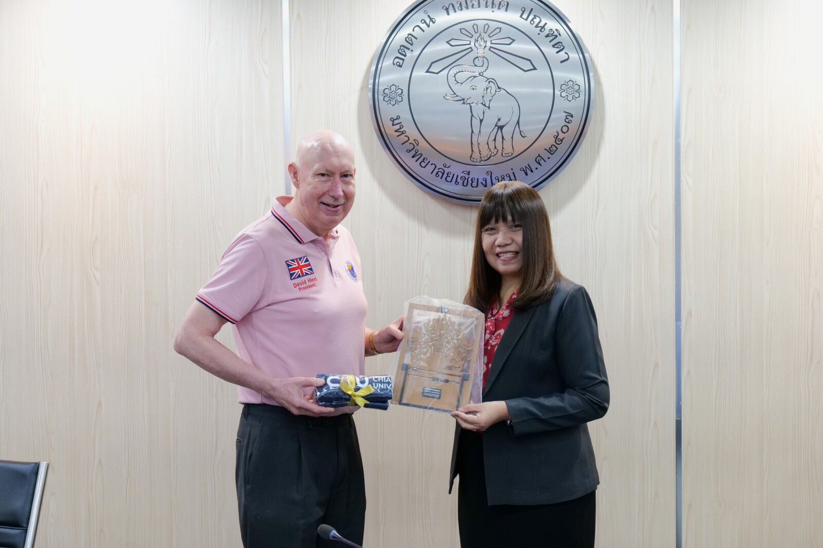 มหาวิทยาลัยเชียงใหม่ ต้อนรับ Professor Dr.David Hind, President Asia ...